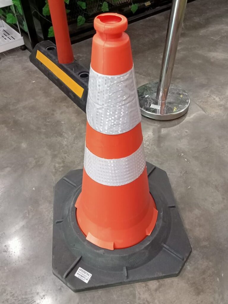 PE CONE 75CM RUBBER BASE BIG FOOT – TangSafety