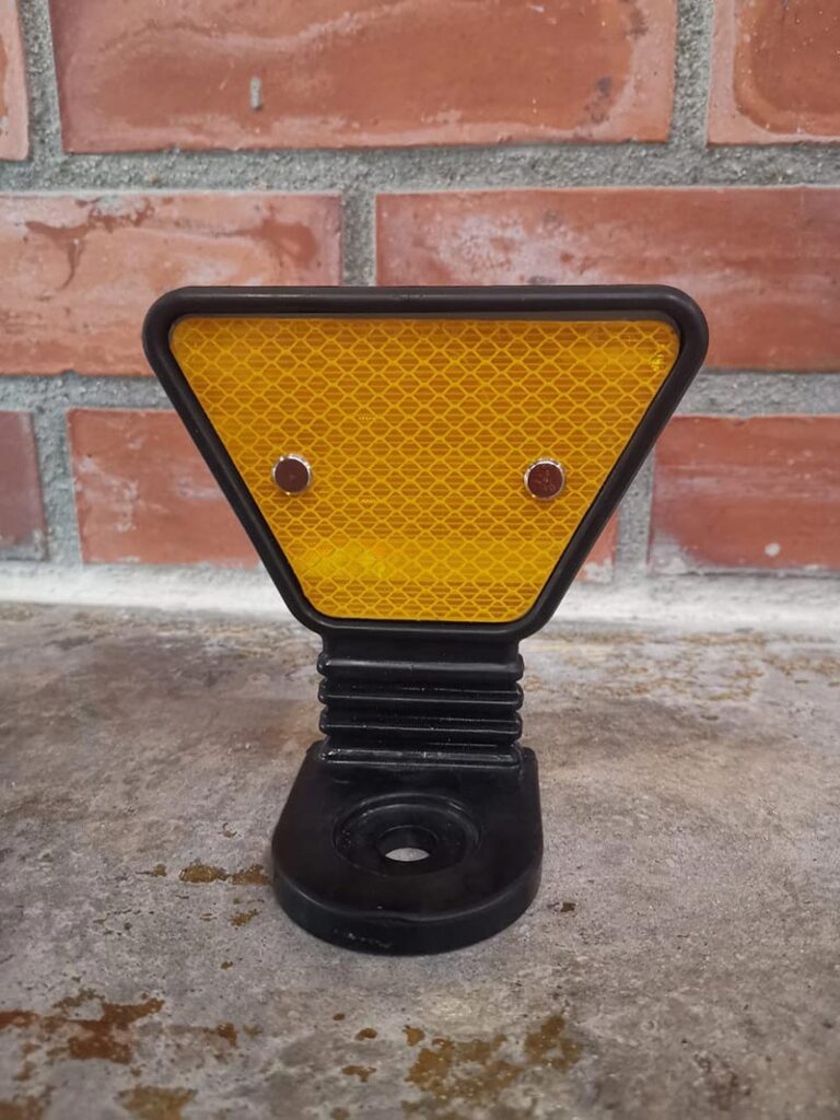 SPRING BACK TRAPEZIUM BARRIER DELINEATOR REFLECTOR – TangSafety